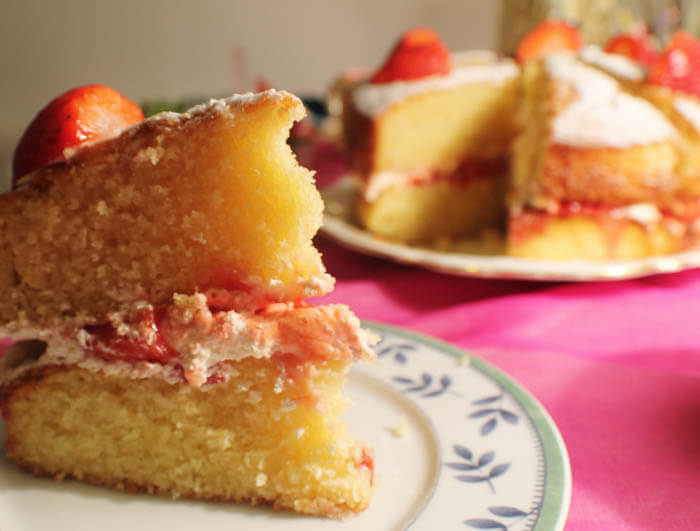 The Ultimate Tea Party Centerpiece: A Showstopper Victoria Sponge ...