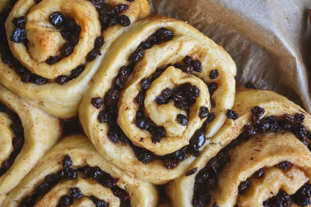 Chelsea Buns Recipe – Plum Deluxe Tea