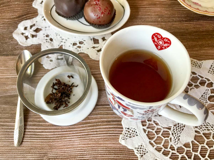 How to Strain Tea – Plum Deluxe Tea